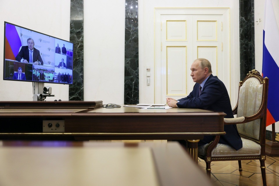 Vladimir Putin, Tom Cruise e il popolo no-smartphone
