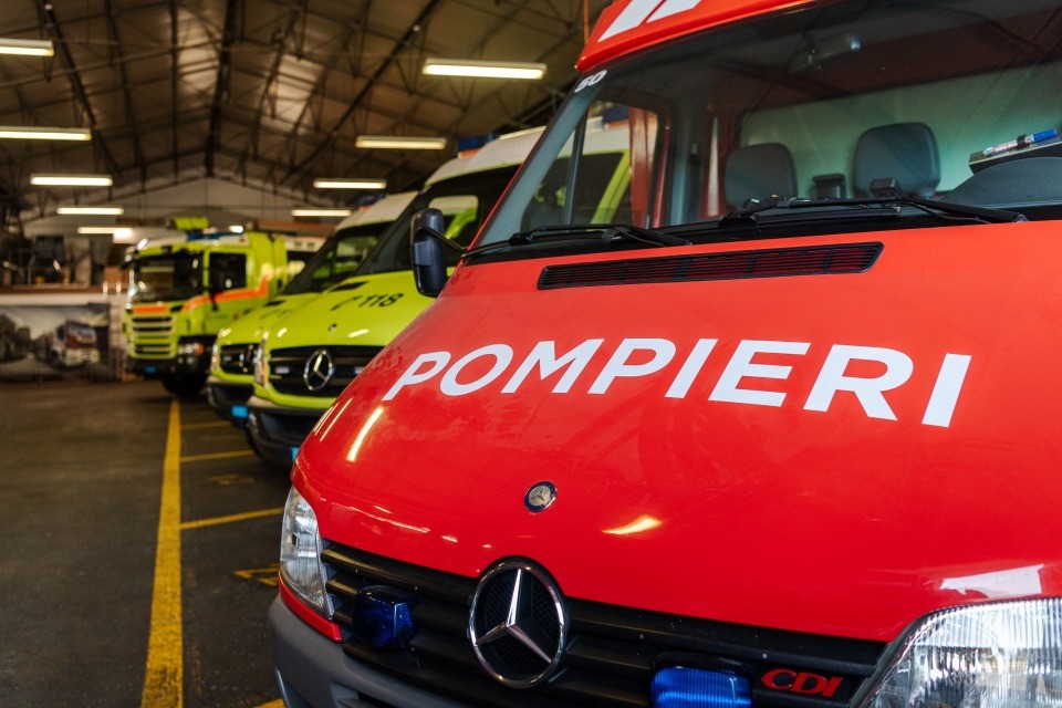 Un camion dei pompieri è partito verso l'Ucraina