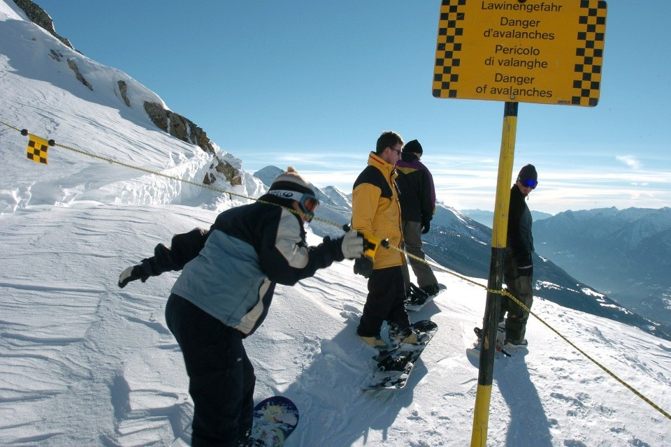La neve fresca ed il vento forse all'origine del dramma