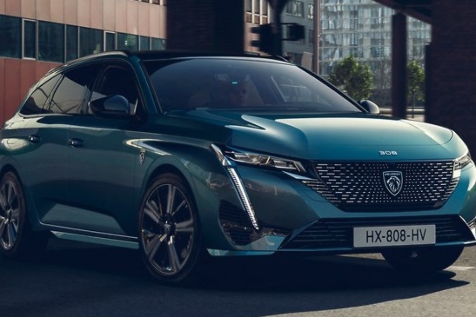 Peugeot 308 SW PHEV, un'ibrida tutta muscoli e comfort