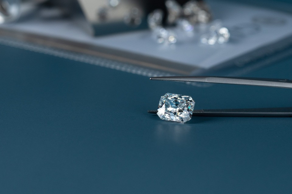 Il G7 annuncerà il divieto di importare diamanti russi