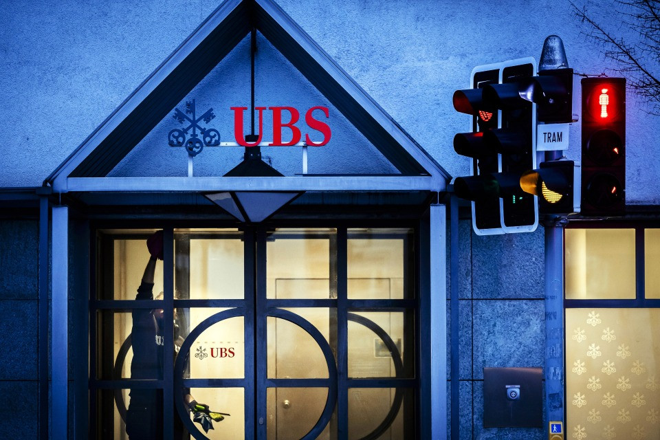 UBS, tagliati 4.300 impieghi, ma aumentati i bonus