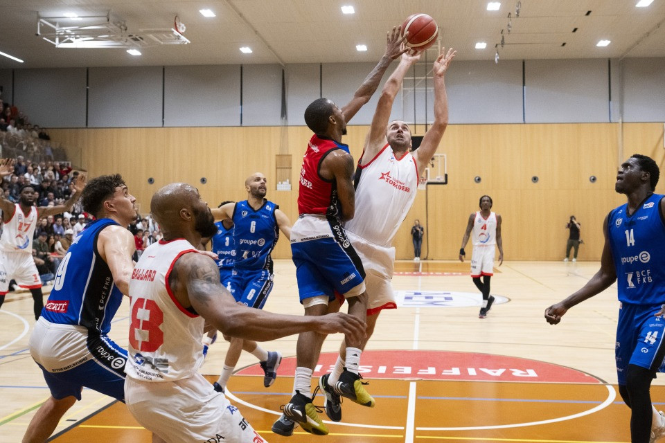 La SAM si arrende, Olympic campione