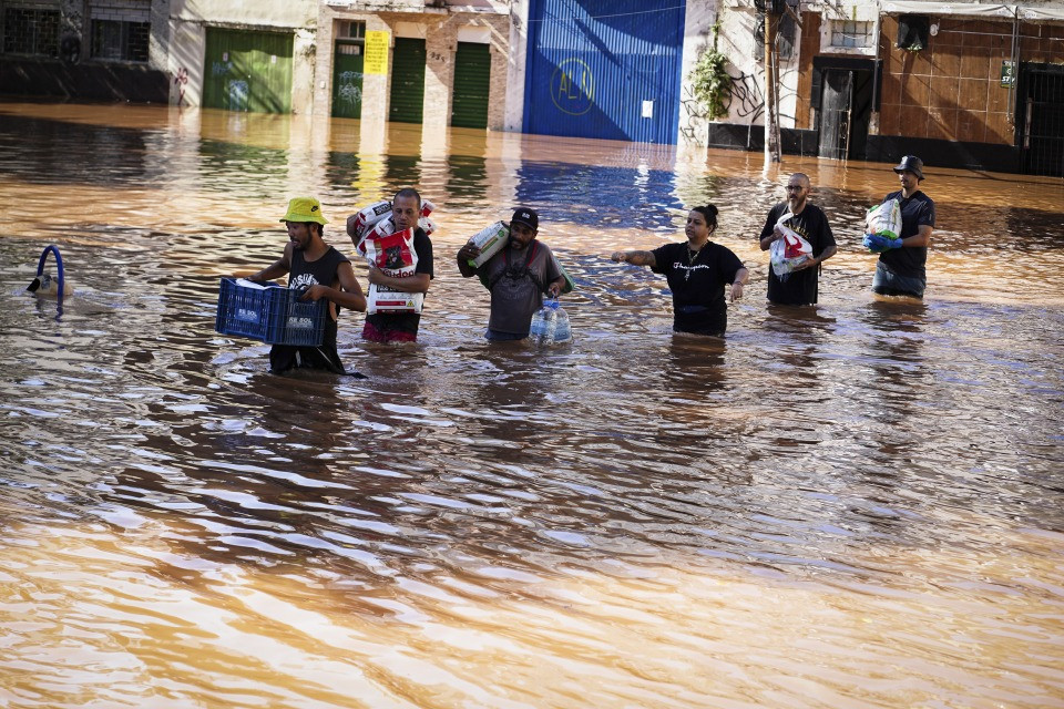 Alluvione a Rio Grande do Sul, salito a 100 il numero di morti