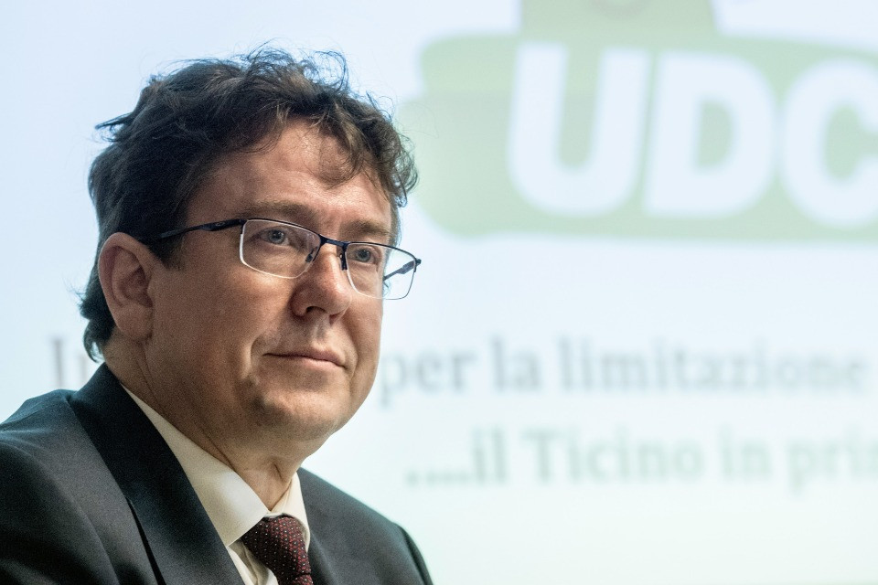 Albert Rösti si concentra sulla fornitura di energia elettrica