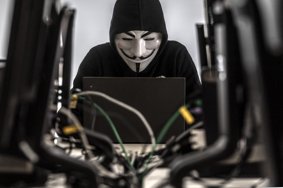 «Possiamo sputtanare tutta l’Italia»: ecco come gli hacker sono entrati ...