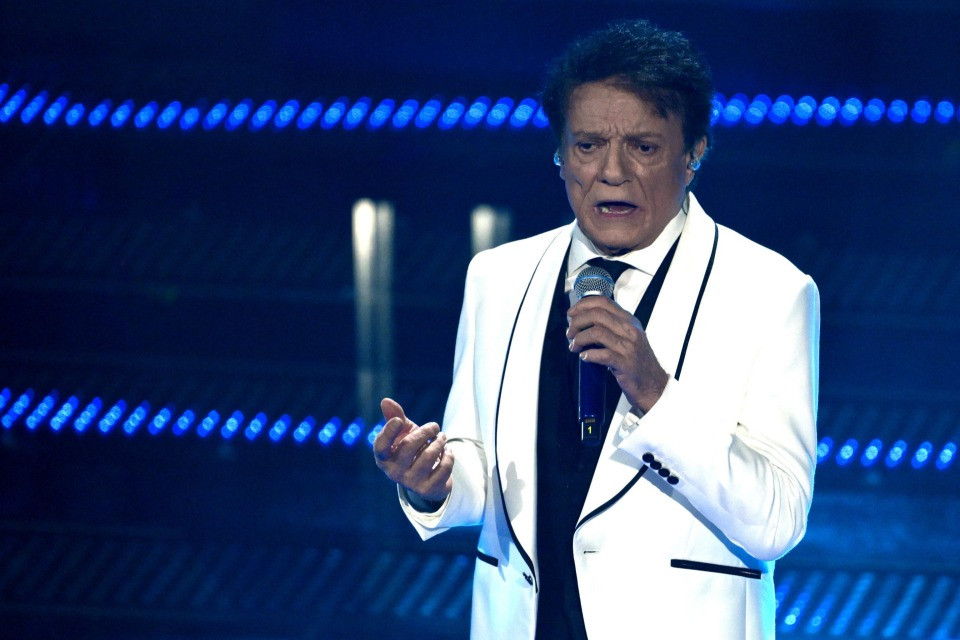 Massimo Ranieri contro l'autotune: «Ragazzi, buttate le macchine e cantate»