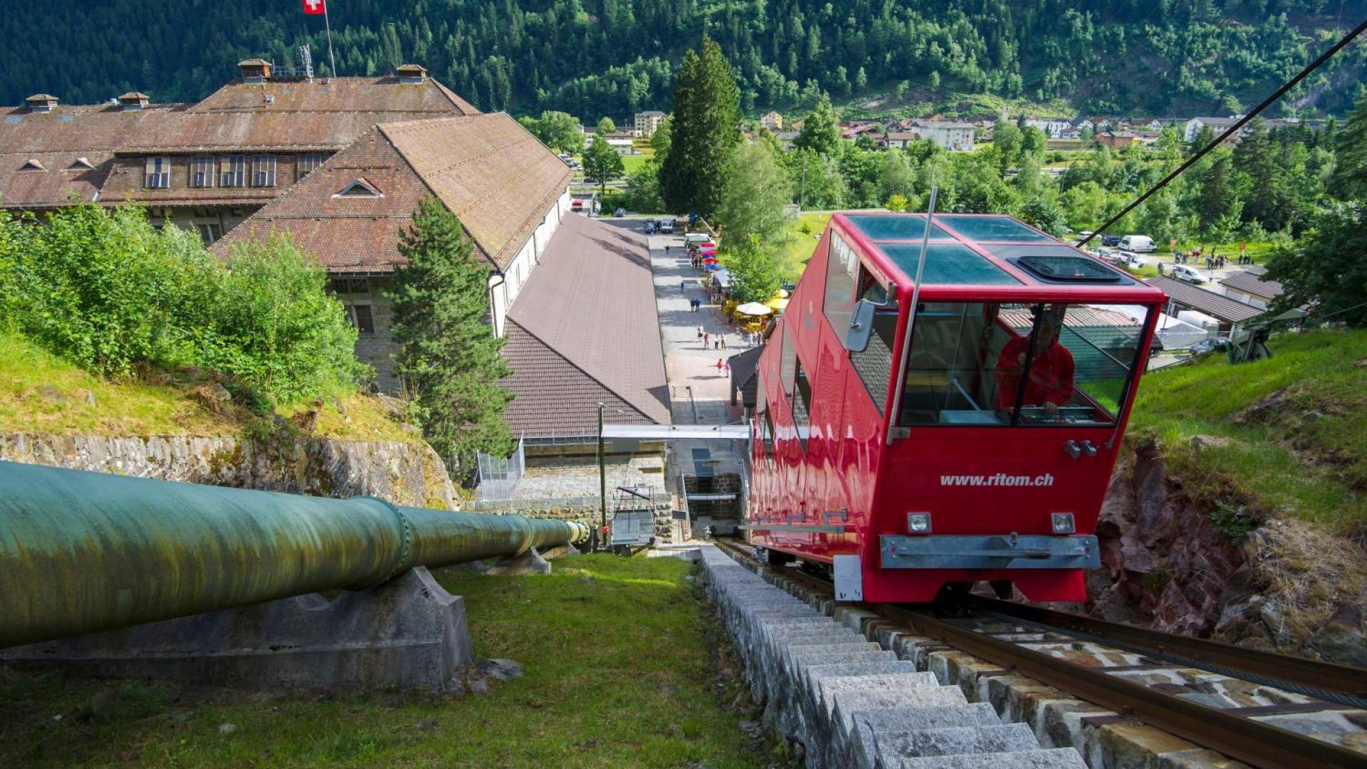 Che spettacolo su una delle funicolari più ripide al mondo