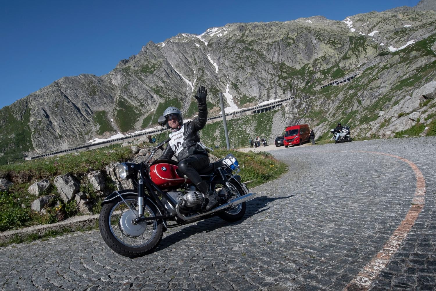 Moto storiche sulla strada della Tremola
