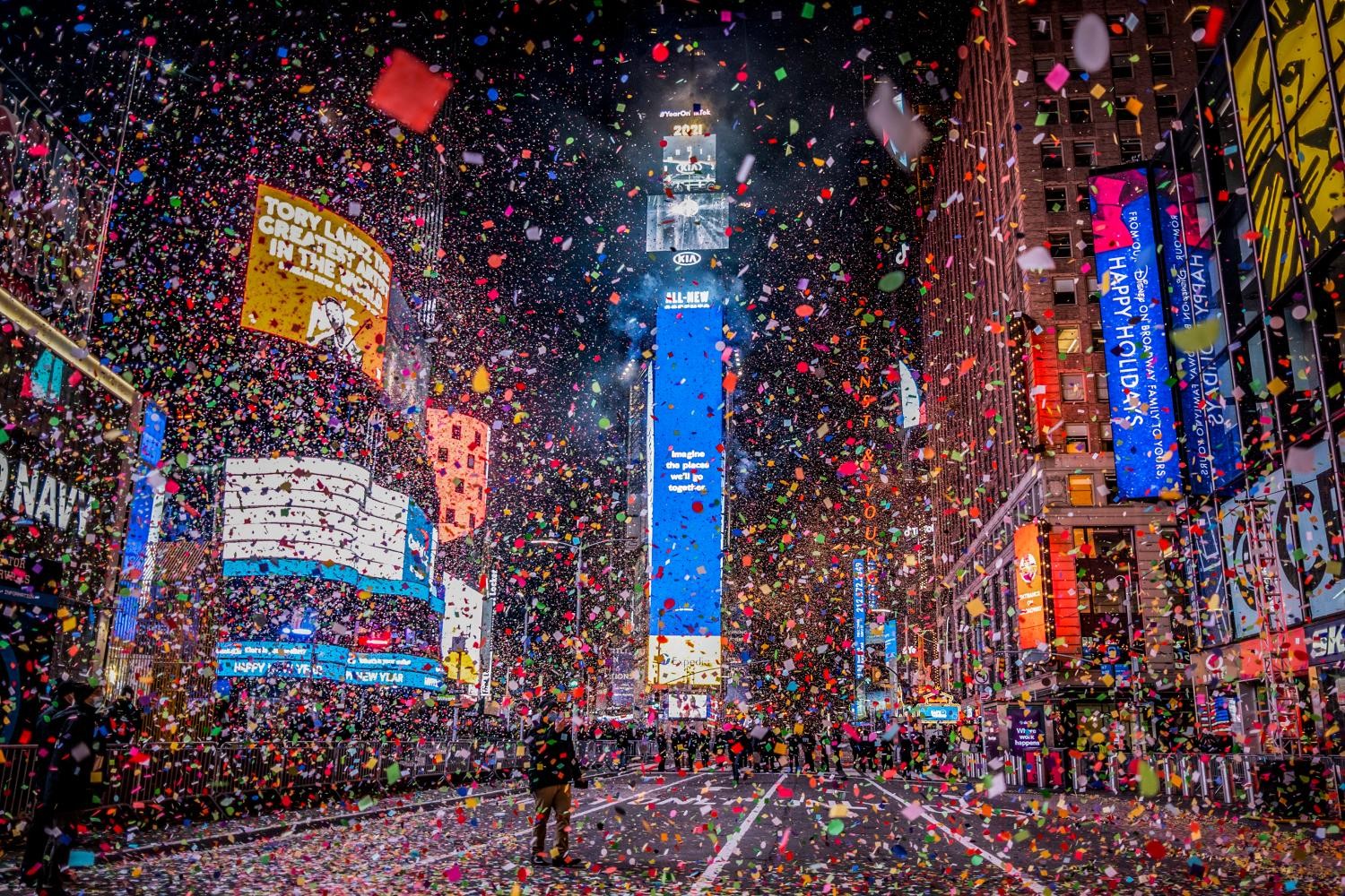 In quindicimila a Times Square per salutare il nuovo anno